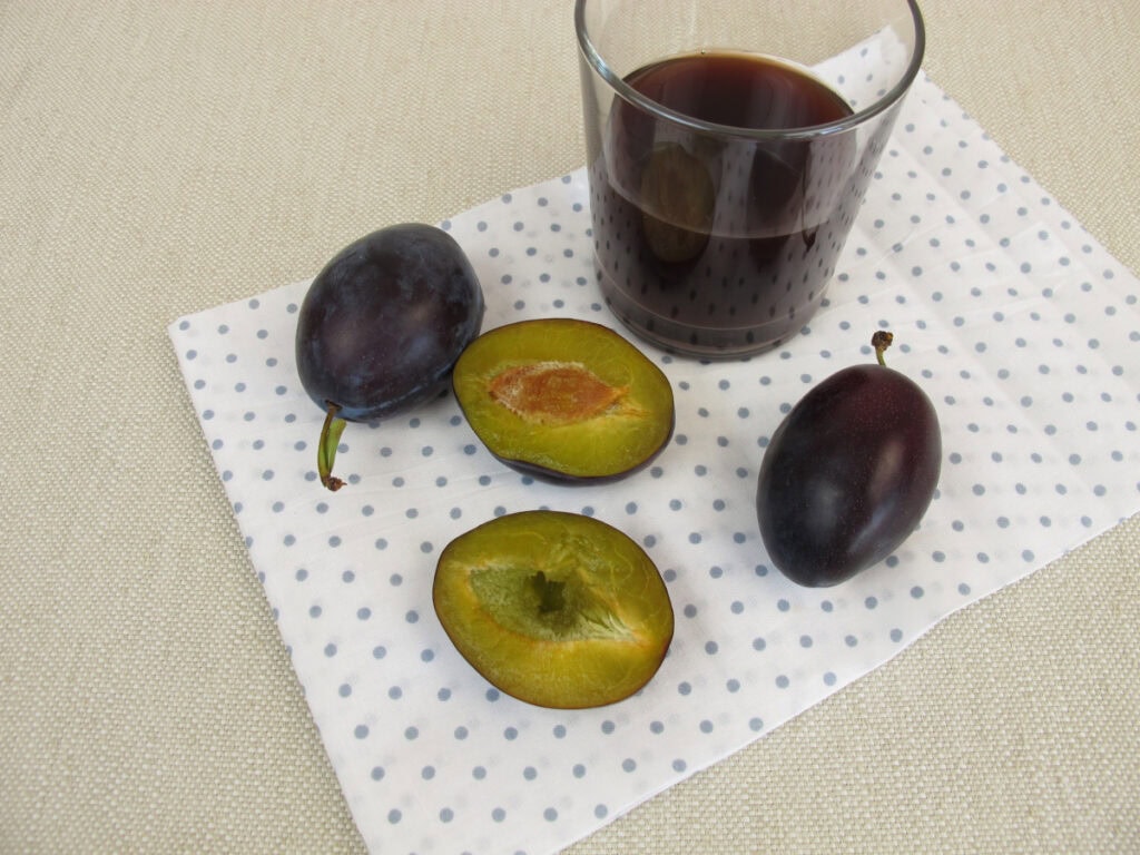 8 Benefits of Prune Juice Nutritionists Want You to Know About - Life ...